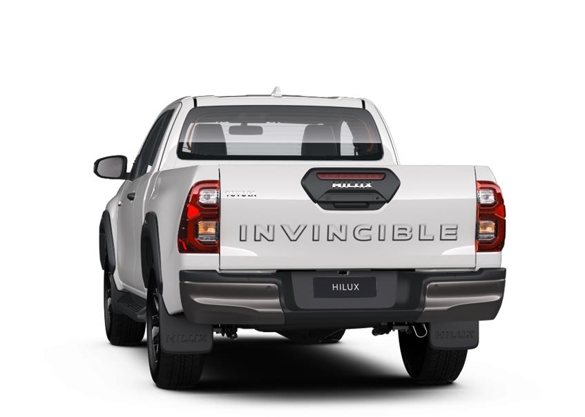 Sticker "INVINCIBLE" achterklep Toyota Hilux 2020 > – Toyo-Shop